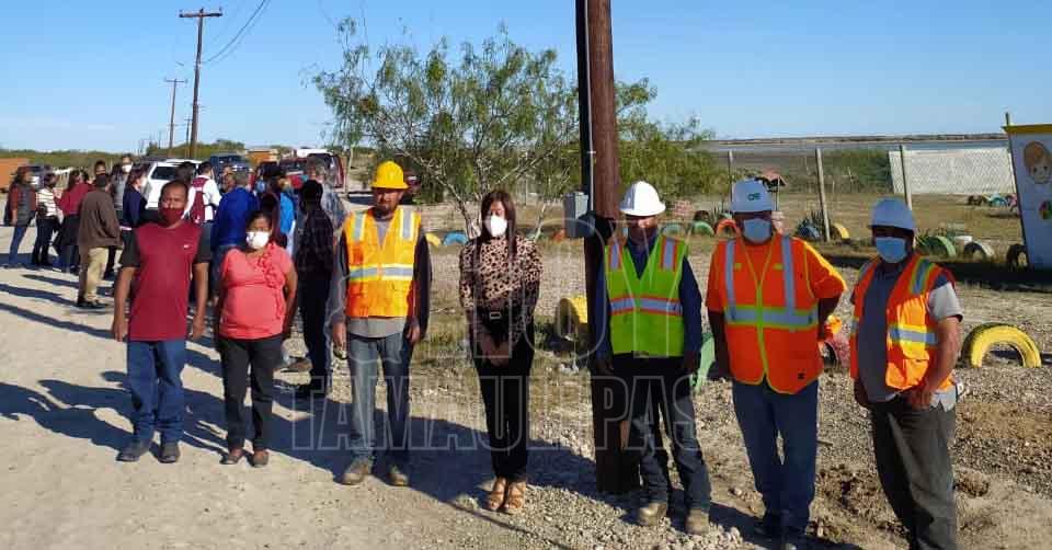 Hoy Tamaulipas - Tamaulipas Entrega alcalde obra de electrificacion en el poblado La Capilla en ...