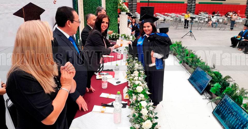 Hoy Tamaulipas - Tamaulipas Se gradua jovencita del CBTis 234 de Nuevo ...