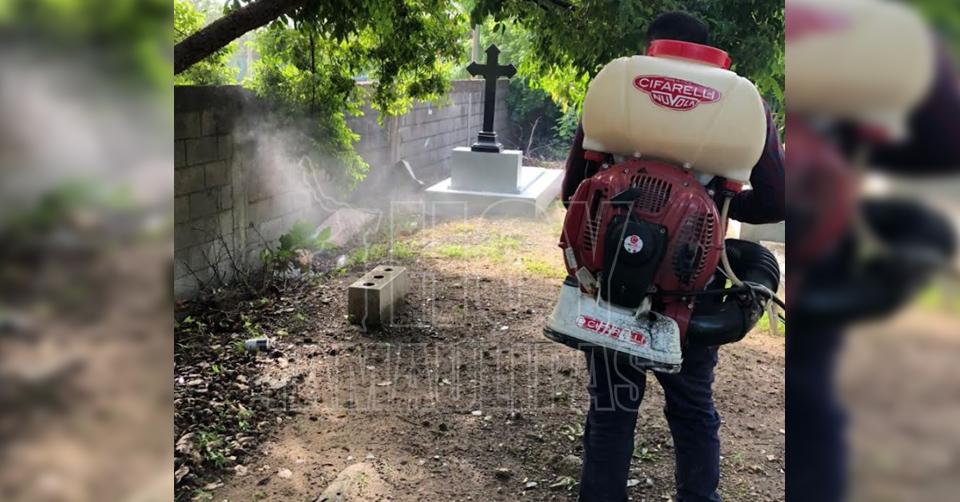 Hoy Tamaulipas - Tamaulipas En Ciudad Madero fumigan cementerios municipales para prevenir casos ...