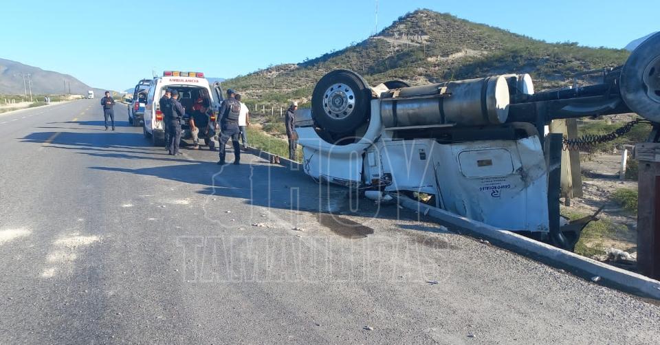 Hoy Tamaulipas - Accidente en Tamaulipas Tres lesionados dejo volcadura de trailer en la ...