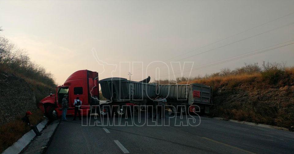 Hoy Tamaulipas - Accidentes en Tamaulipas Choque de trailer en ... Hoy Tamaulipas - Accidentes en Tamaulipas Choque de trailer en ...