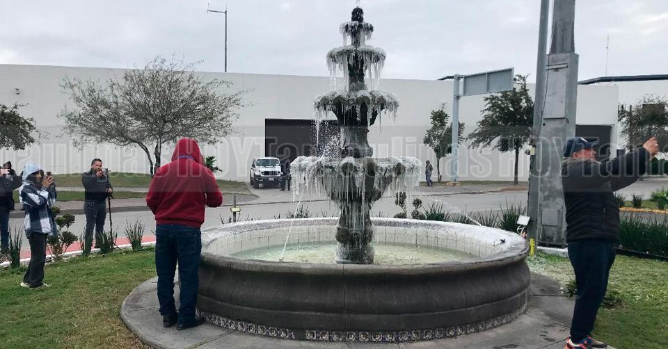Hoy Tamaulipas - Foto del Dia: Fuente congelada