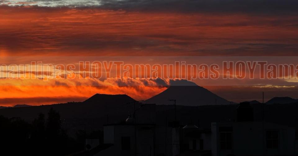 Hoy Tamaulipas - Foto del Dia: Los volcanes Xitle y Popocatépetl vistos ...