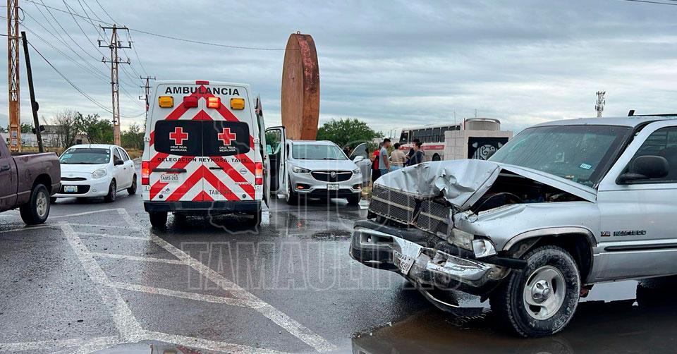 Hoy Tamaulipas - Tamaulipas Choque dejo dos lesionados en la carretera Reynosa-San Fernando