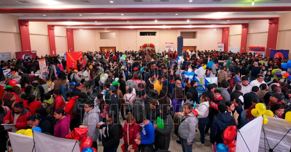 Hoy Tamaulipas - Tamaulipas Acuden miles de ciudadanos a primera Feria de Empleo del 2025 del ...