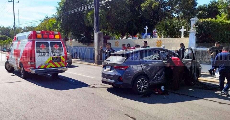 Hoy Tamaulipas - Primer choque del anio en la avenida Hidalgo de ...