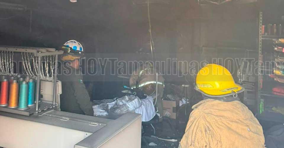 Hoy Tamaulipas - Tamaulipas Incendio consume negocio de uniformes en el ...