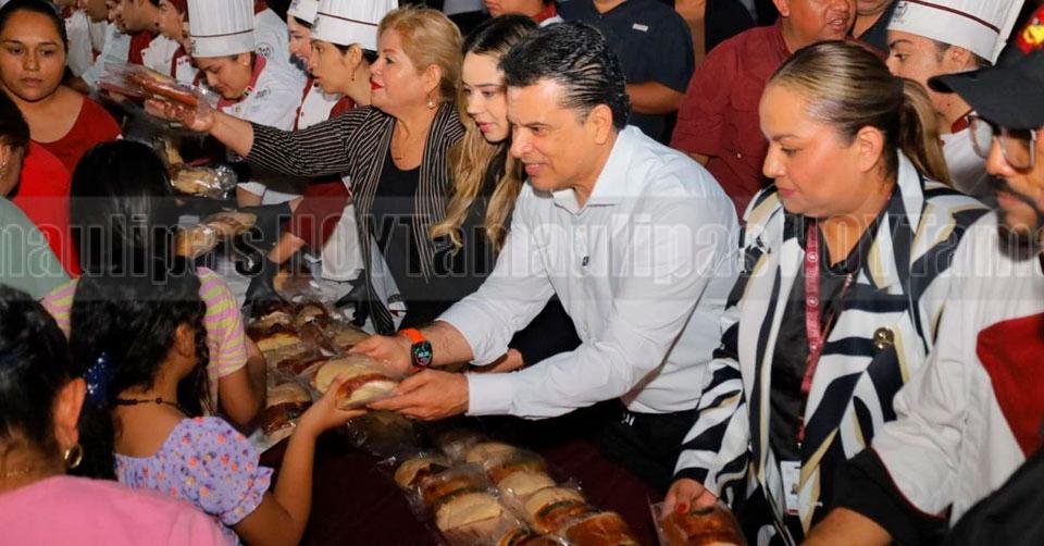 Hoy Tamaulipas - Tamaulipas Comparten Lucy y Lalo monumental rosca de ...