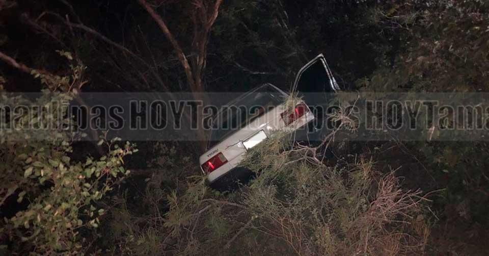 Hoy Tamaulipas - Tamaulipas Ã rbol evita que auto caiga a voladero en ...
