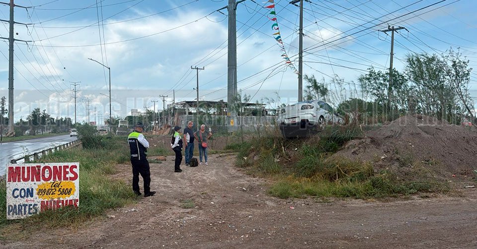 Hoy Tamaulipas - Accidente en Tamaulipas Impactan contra monticulo en ...