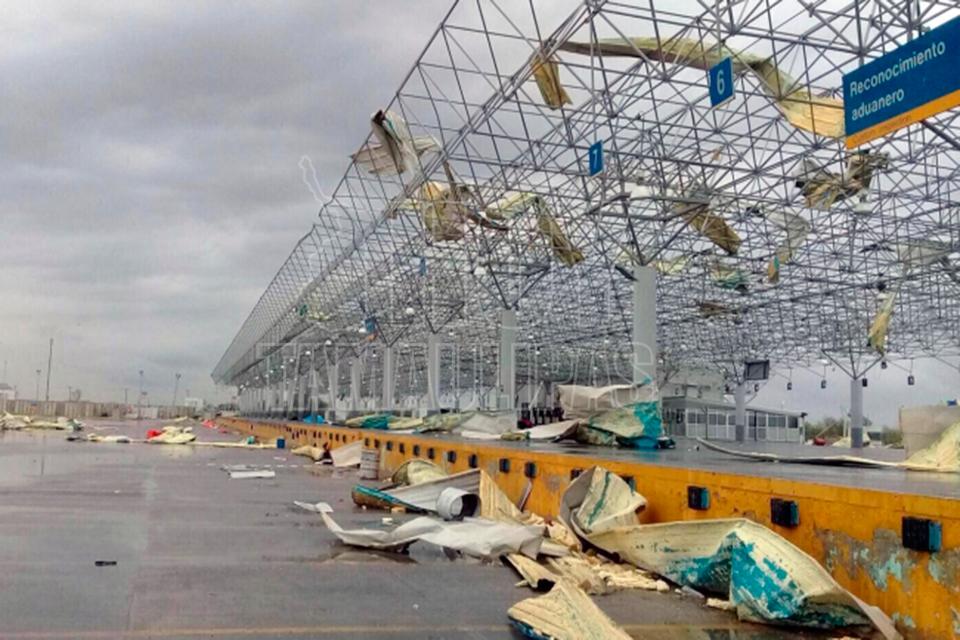 Hoy Tamaulipas - Restablecen operaciones en Aduana de Nuevo Laredo