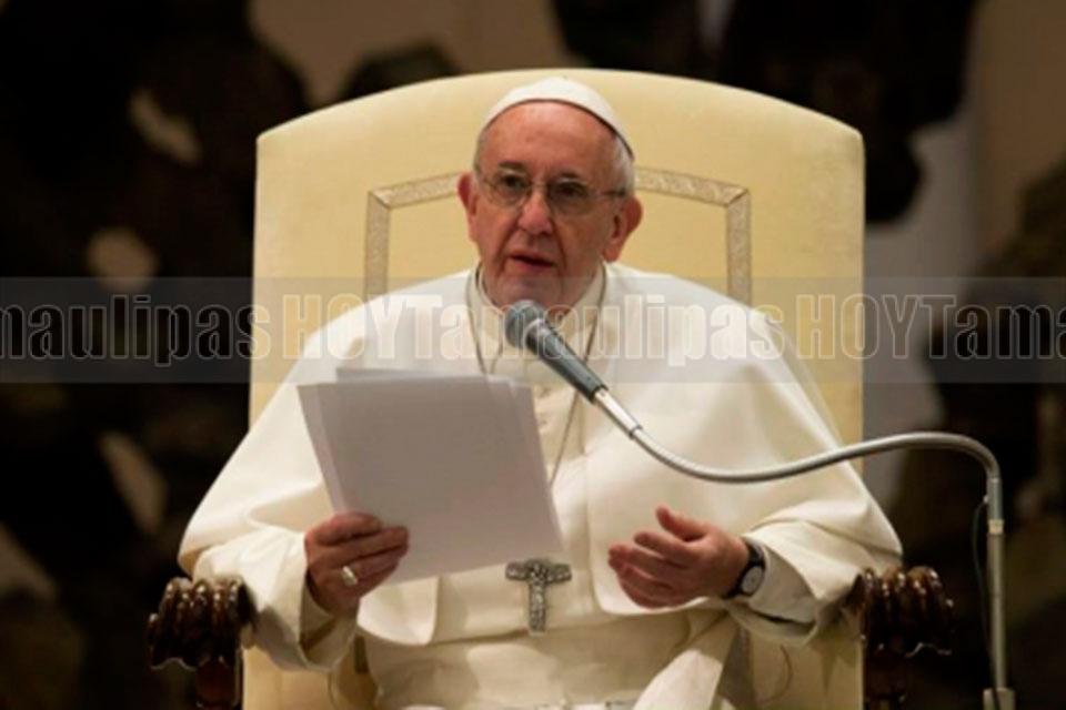 Hoy Tamaulipas - ¡Es una cosa fea el uso de celulares en misa Papa