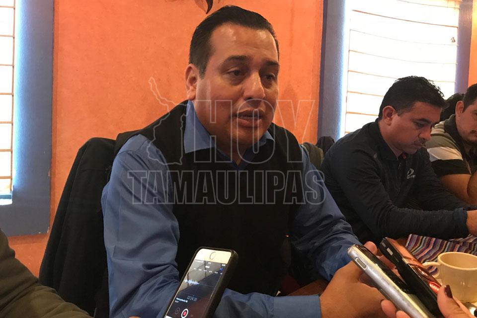 Hoy Tamaulipas - Empezo CBTis 135 de Matamoros a recibir papeleria de nuevo ingreso