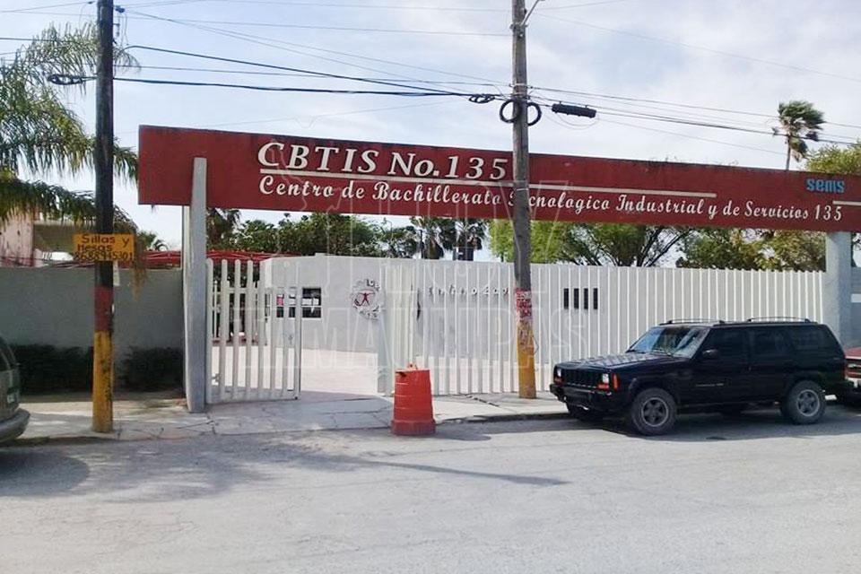 Hoy Tamaulipas - Colocan camaras de seguridad en el CBTis 135 de Matamoros